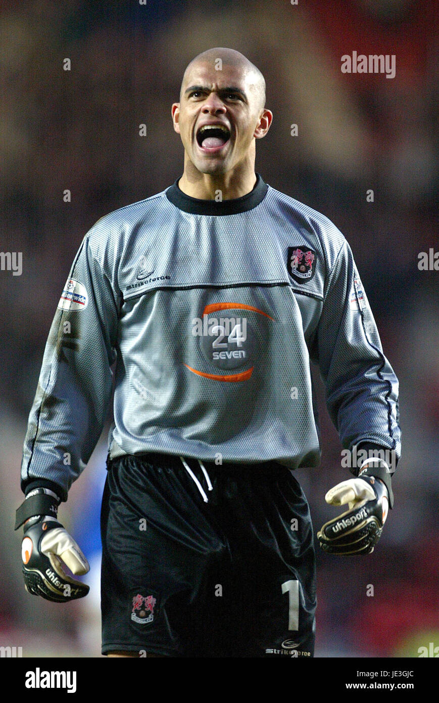 TONY WARNER MILLWALL FC ST MARY'S STADIUM SOUTHAMPTON ENGLAND 25 ...