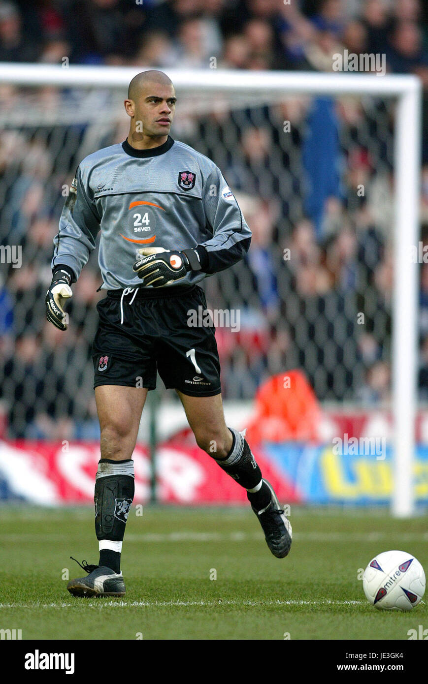 TONY WARNER MILLWALL FC ST MARY'S STADIUM SOUTHAMPTON ENGLAND 25 ...