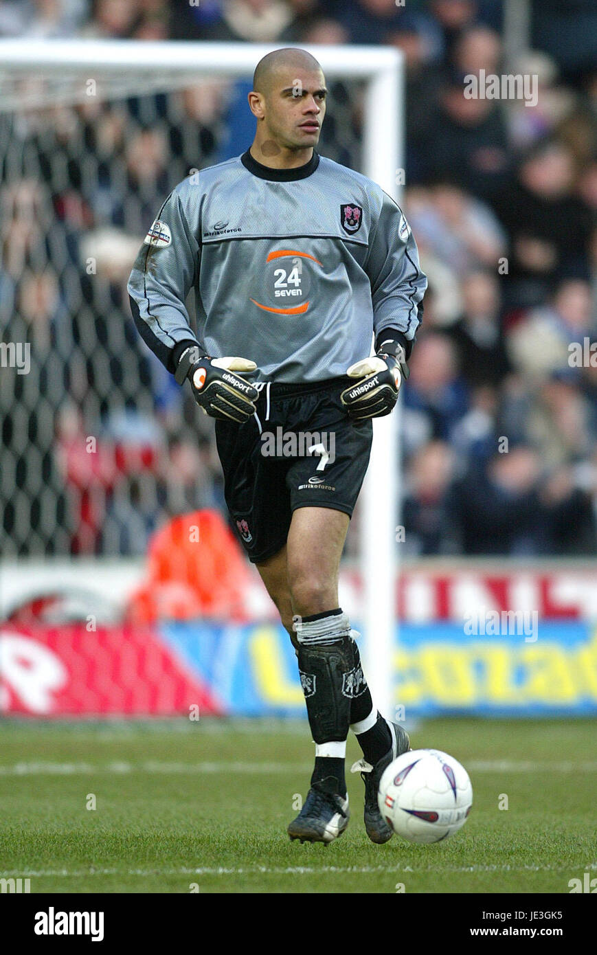 TONY WARNER MILLWALL FC ST MARY'S STADIUM SOUTHAMPTON ENGLAND 25 ...
