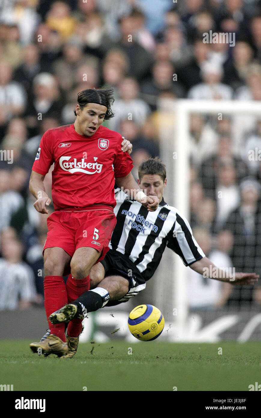 MILAN BAROS & ROBBIE ELLIOT LIVERPOOL V NEWCASTLE UTD ANFIELD LIVERPOOL ...