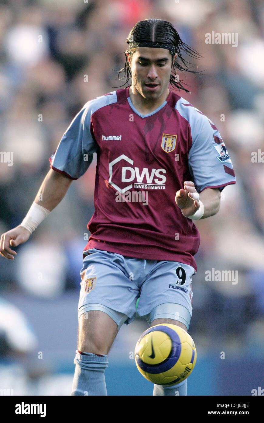 Aston villa juan pablo angel 2004 hi-res stock photography and images ...