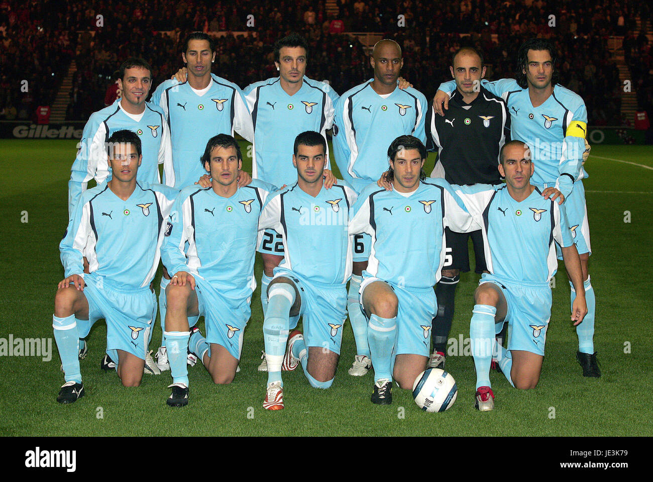 Line up team hi-res stock photography and images - Alamy