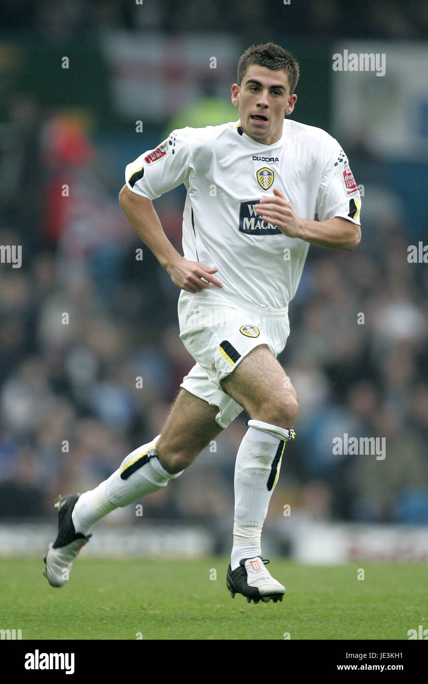 SIMON WALTON LEEDS UNITED FC ELLAND ROAD LEEDS ENGLAND 31 October 2004 Stock Photo - Alamy