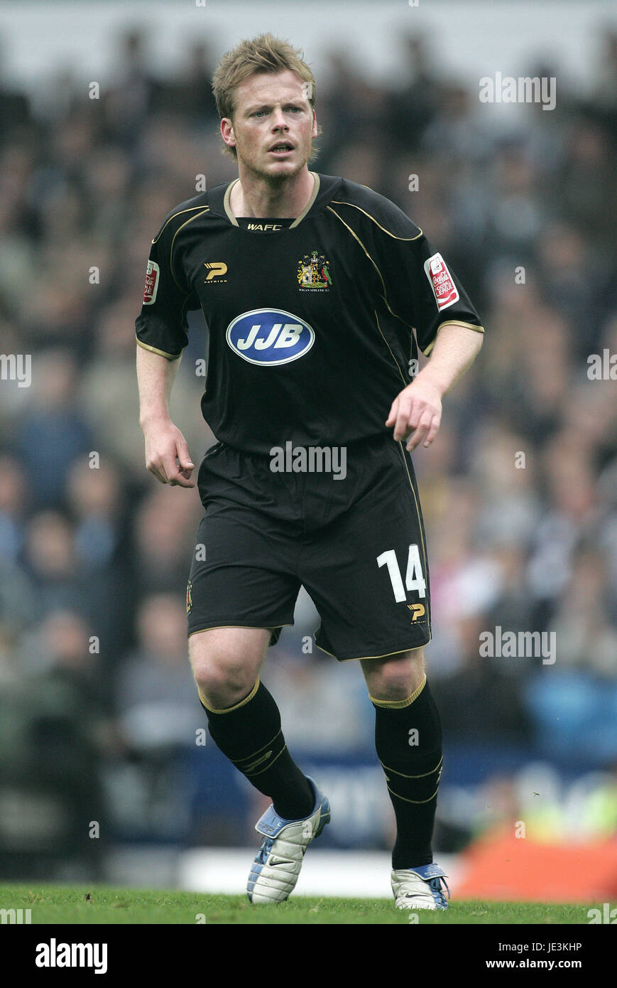 ALAN MAHON WIGAN ATHLETIC FC ELLAND ROAD LEEDS ENGLAND 31 October 2004 ...