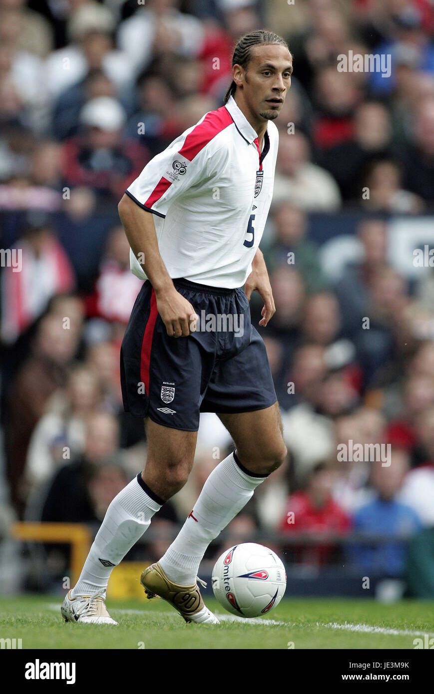 RIO FERDINAND ENGLAND & MANCHESTER UNITED FC OLD TRAFFORD MANCHESTER ...