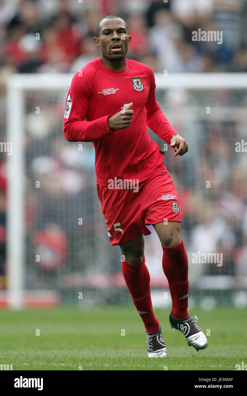 DANNY GABBIDON WALES & CARDIFF CITY FC OLD TRAFFORD MANCHESTER ENGLAND ...