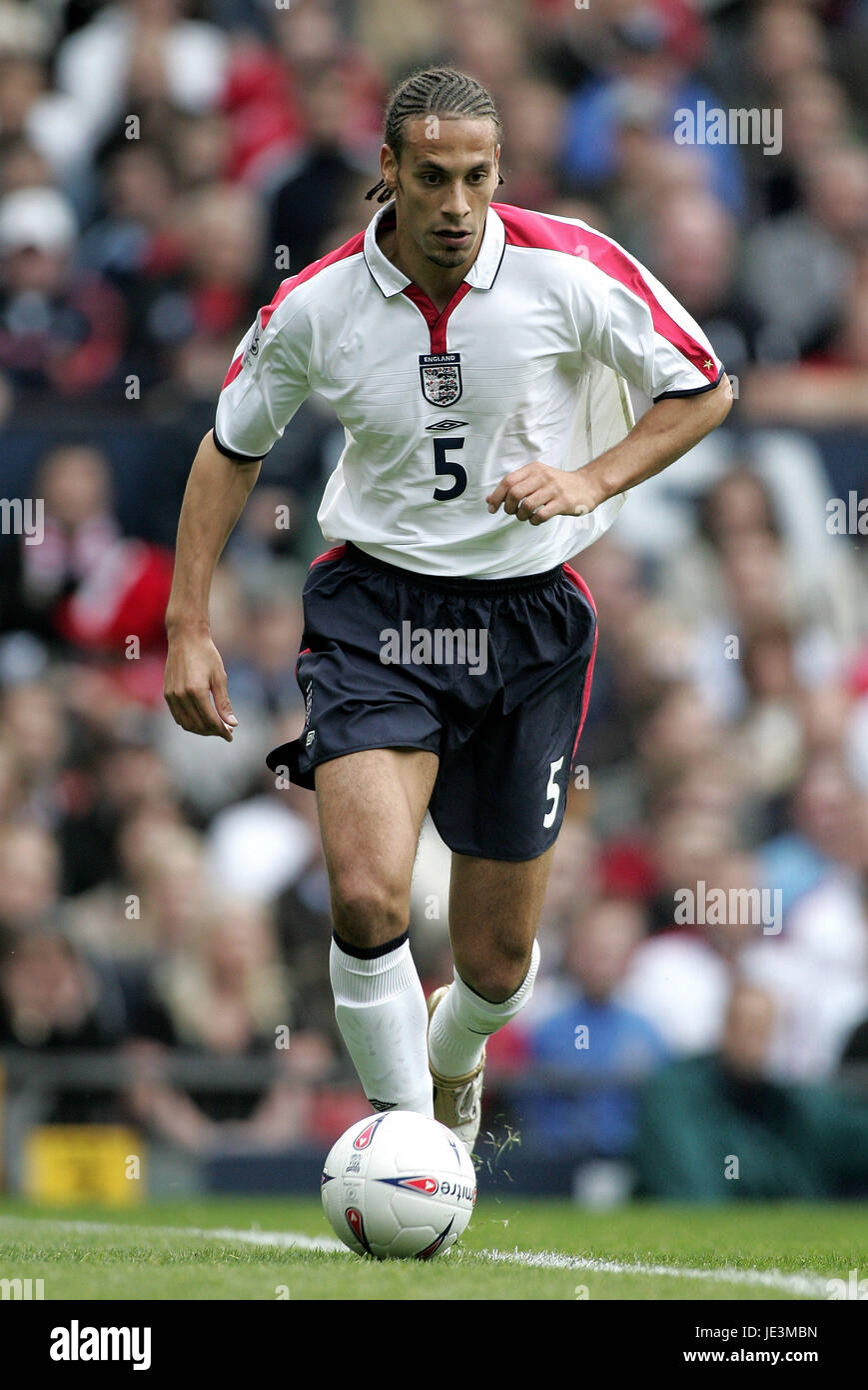 RIO FERDINAND ENGLAND & MANCHESTER UNITED FC OLD TRAFFORD MANCHESTER ...