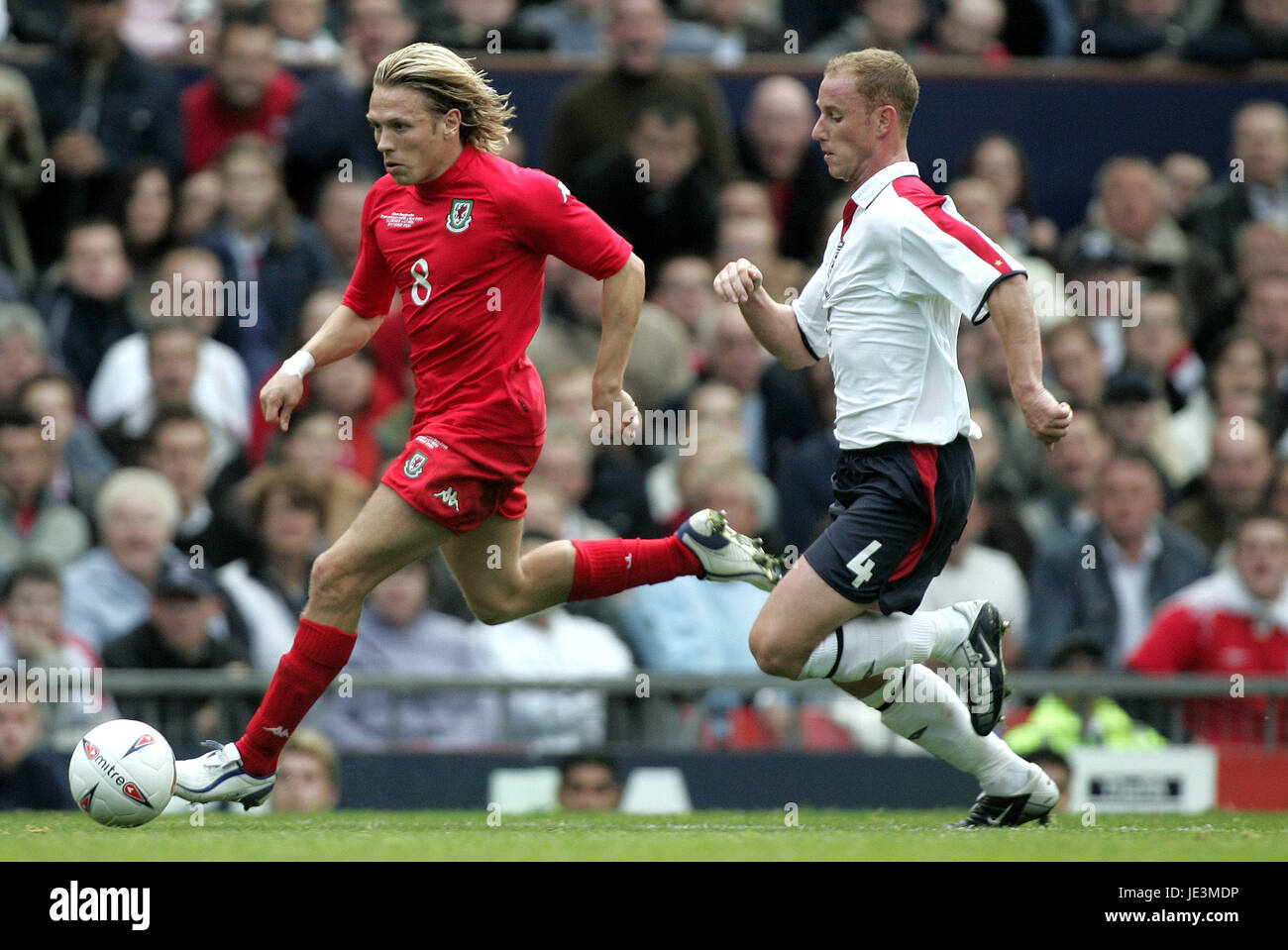 CRAIG BELLAMY & NICKY BUTT ENGLAND V WALES OLD TRAFFORD MANCHESTER ...