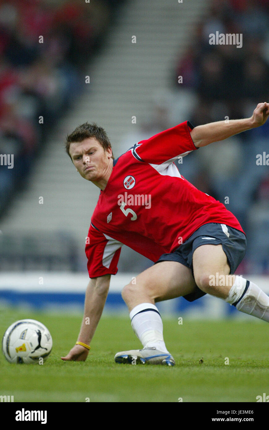 JOHN ARNE RIISE NORWAY & LIVERPOOL FC HAMPDEN PARK GLASGOW SCOTLAND 09 ...