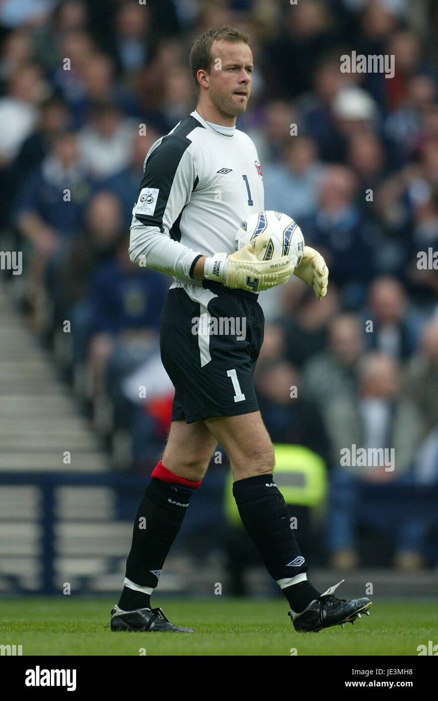 THOMAS MYHRE NORWAY & SUNDERLAND HAMPDEN PARK GLASGOW SCOTLAND 09 ...