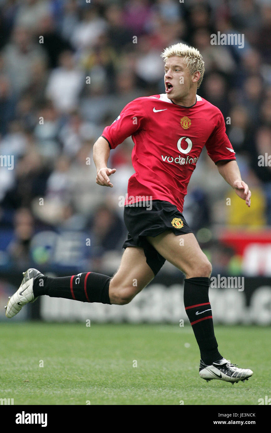 ALAN SMITH MANCHESTER UNITED FC REEBOK STADIUM BOLTON ENGLAND 11 ...