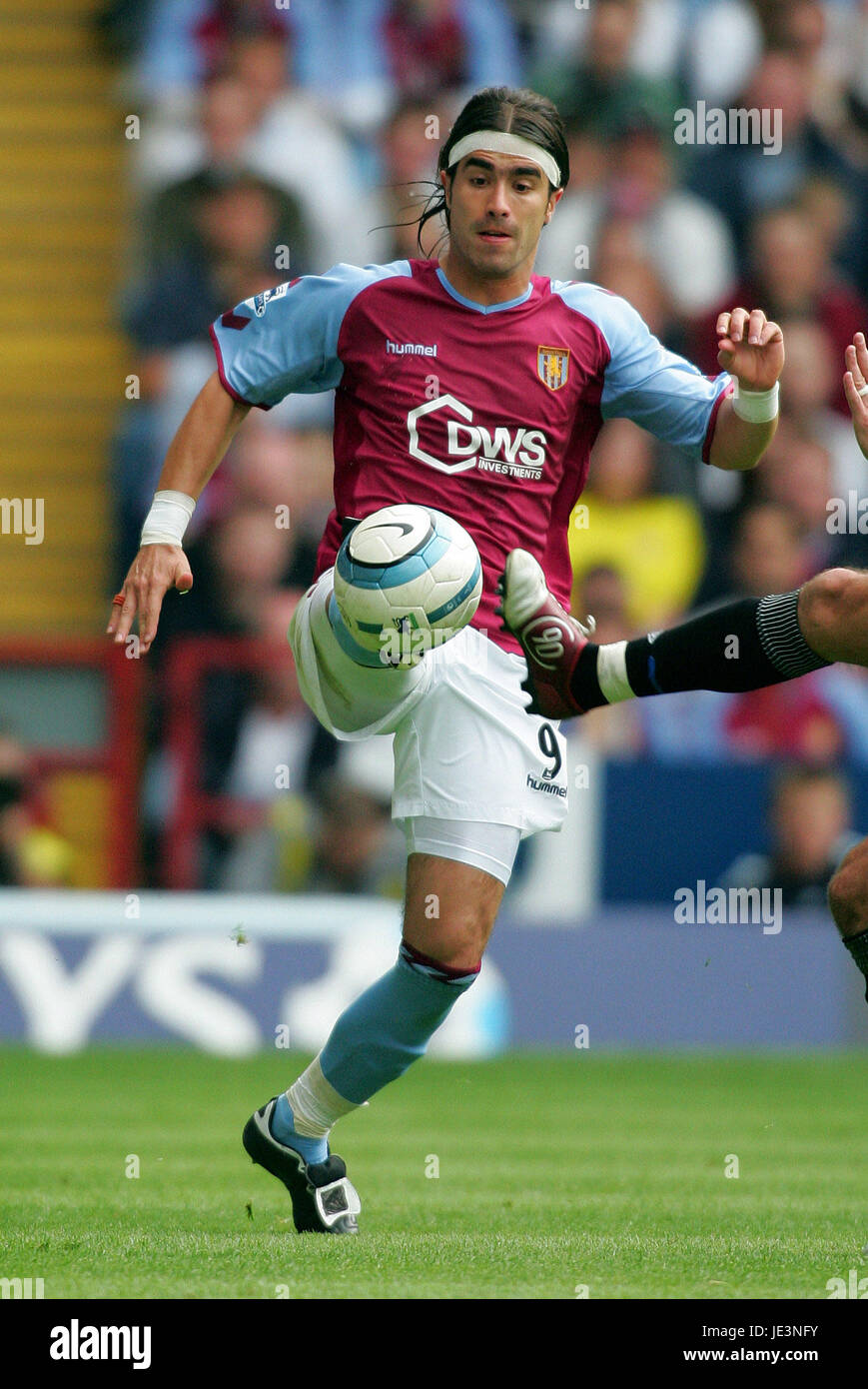 Aston villa juan pablo angel 2004 hi-res stock photography and images ...