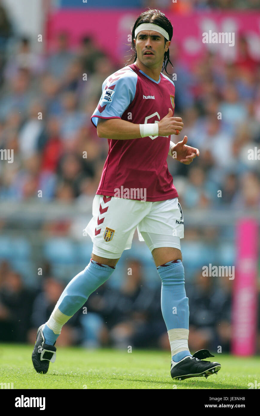 Aston villa juan pablo angel 2004 hi-res stock photography and images ...