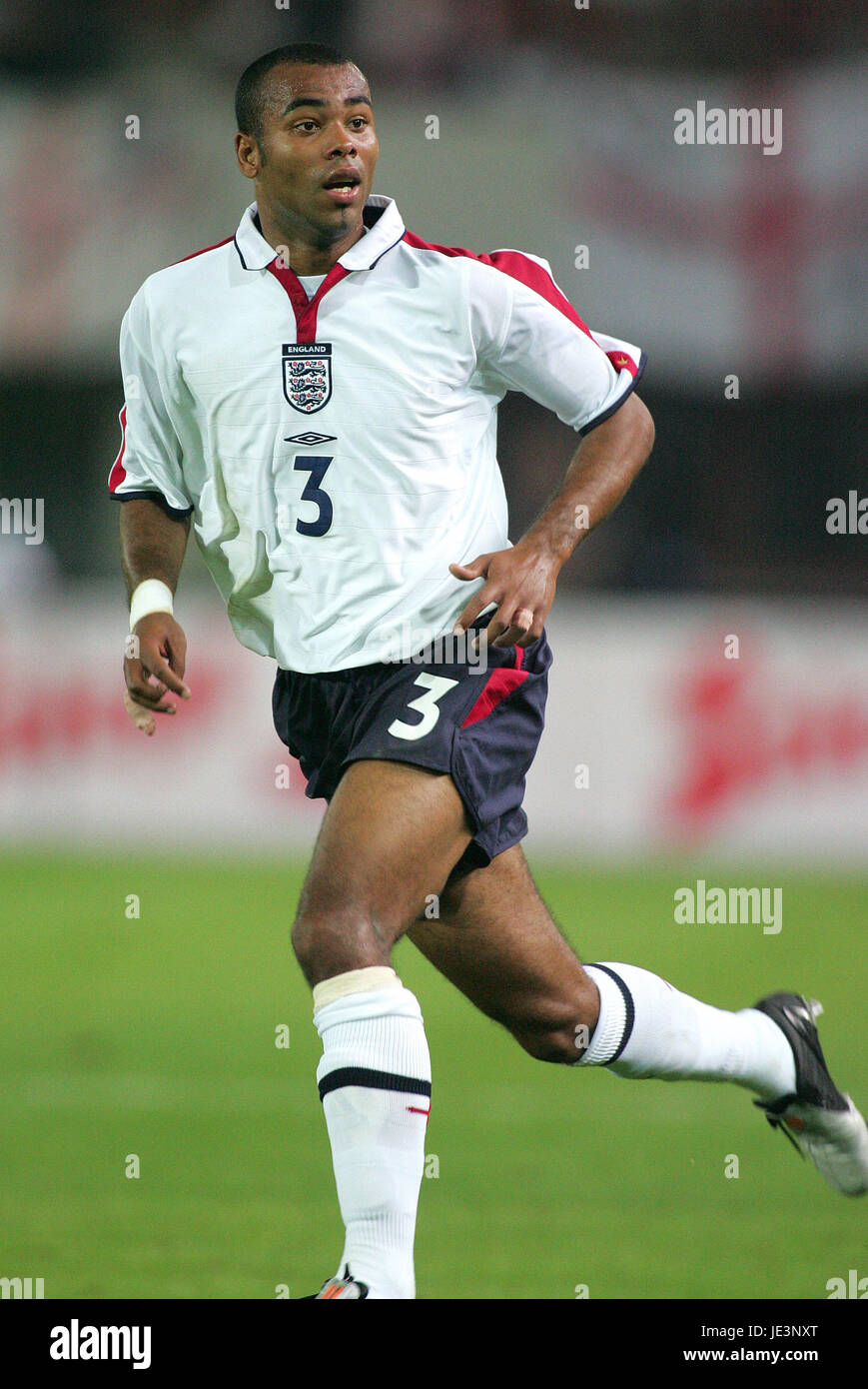 ASHLEY COLE ENGLAND & ARSENAL FC ERNST-HAPPEL-STADIUM VIENNA AUSTRIA 28 ...