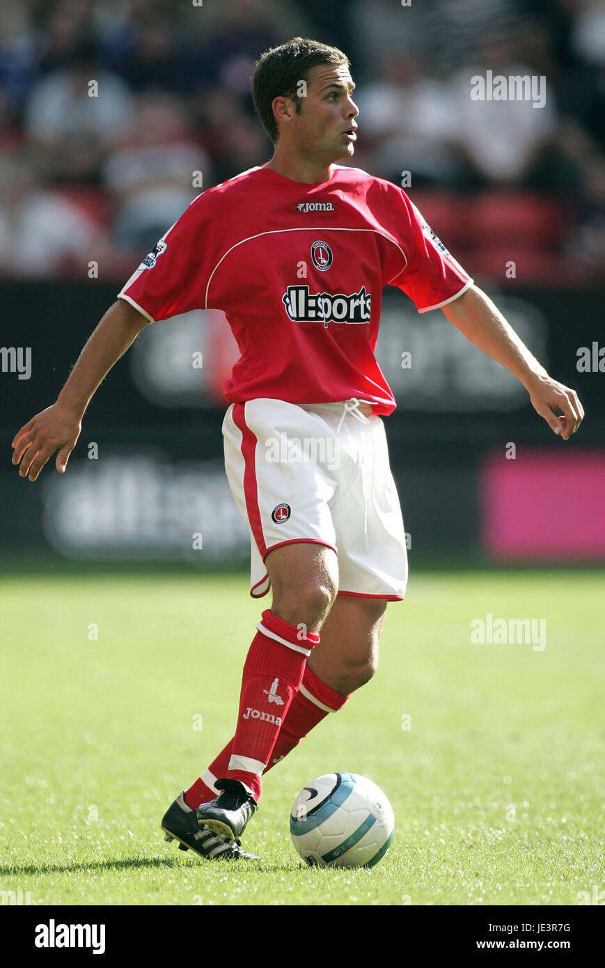 Portsmouth v charlton athletic hi-res stock photography and images - Alamy