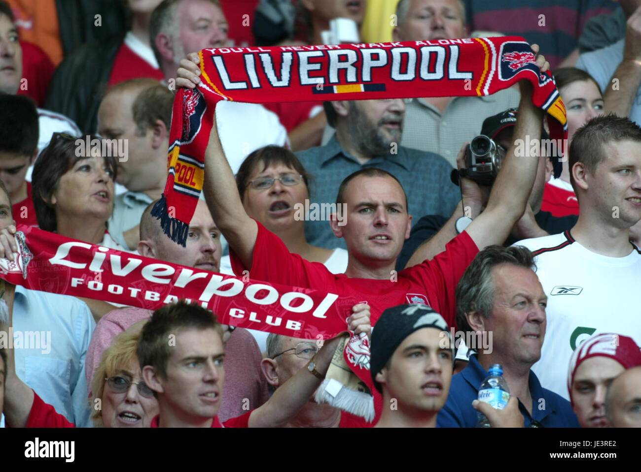 Anfield fans 2004 hi-res stock photography and images - Alamy