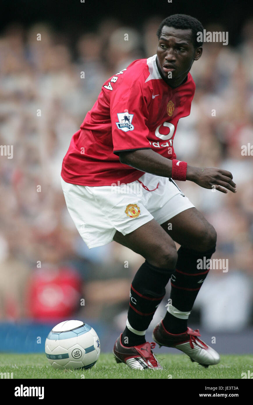 ERIC DJEMBA-DJEMBA MANCHESTER UNITED FC STAMFORD BRIDGE CHELSEA LONDON ...