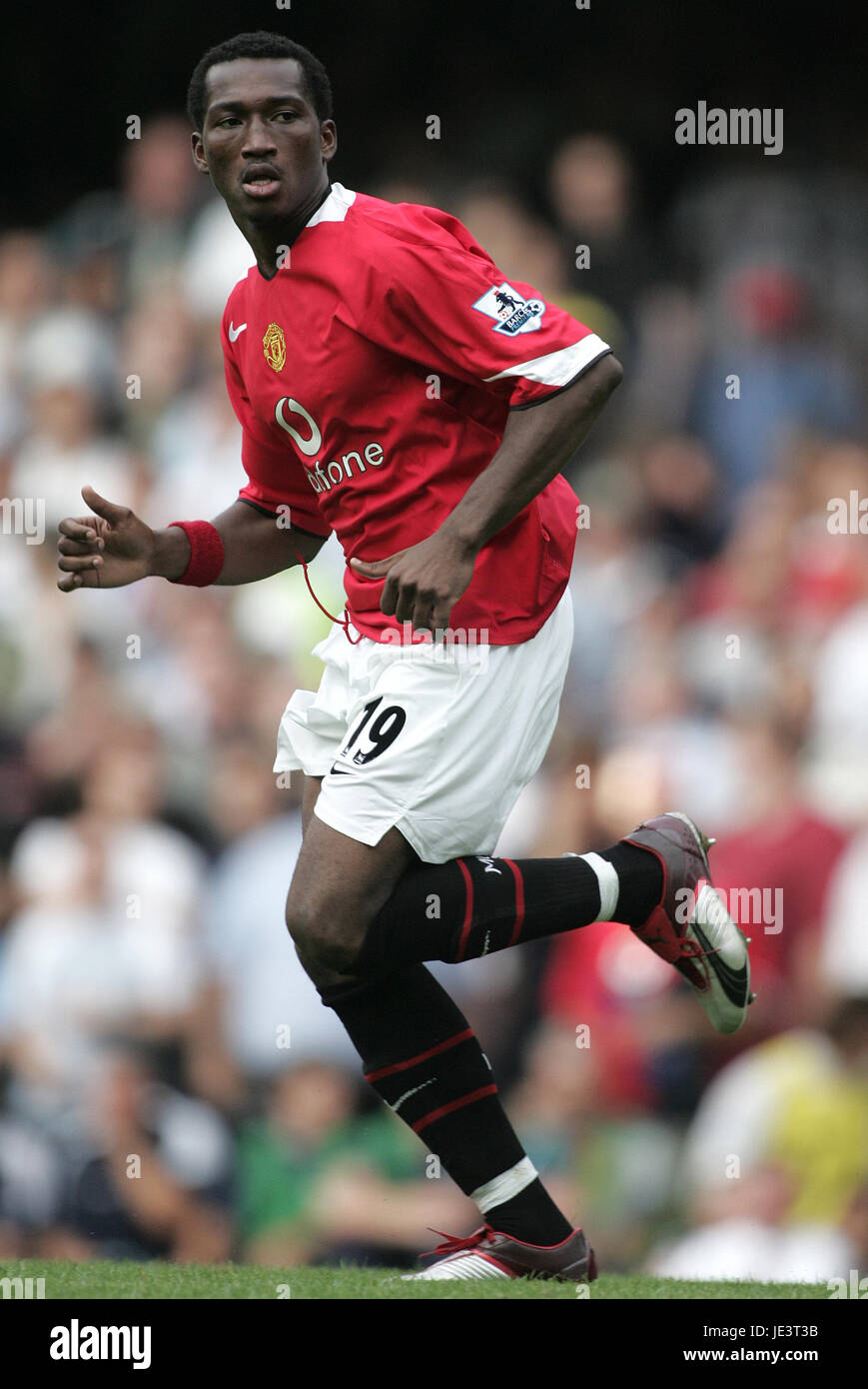 ERIC DJEMBA-DJEMBA MANCHESTER UNITED FC STAMFORD BRIDGE CHELSEA LONDON ...