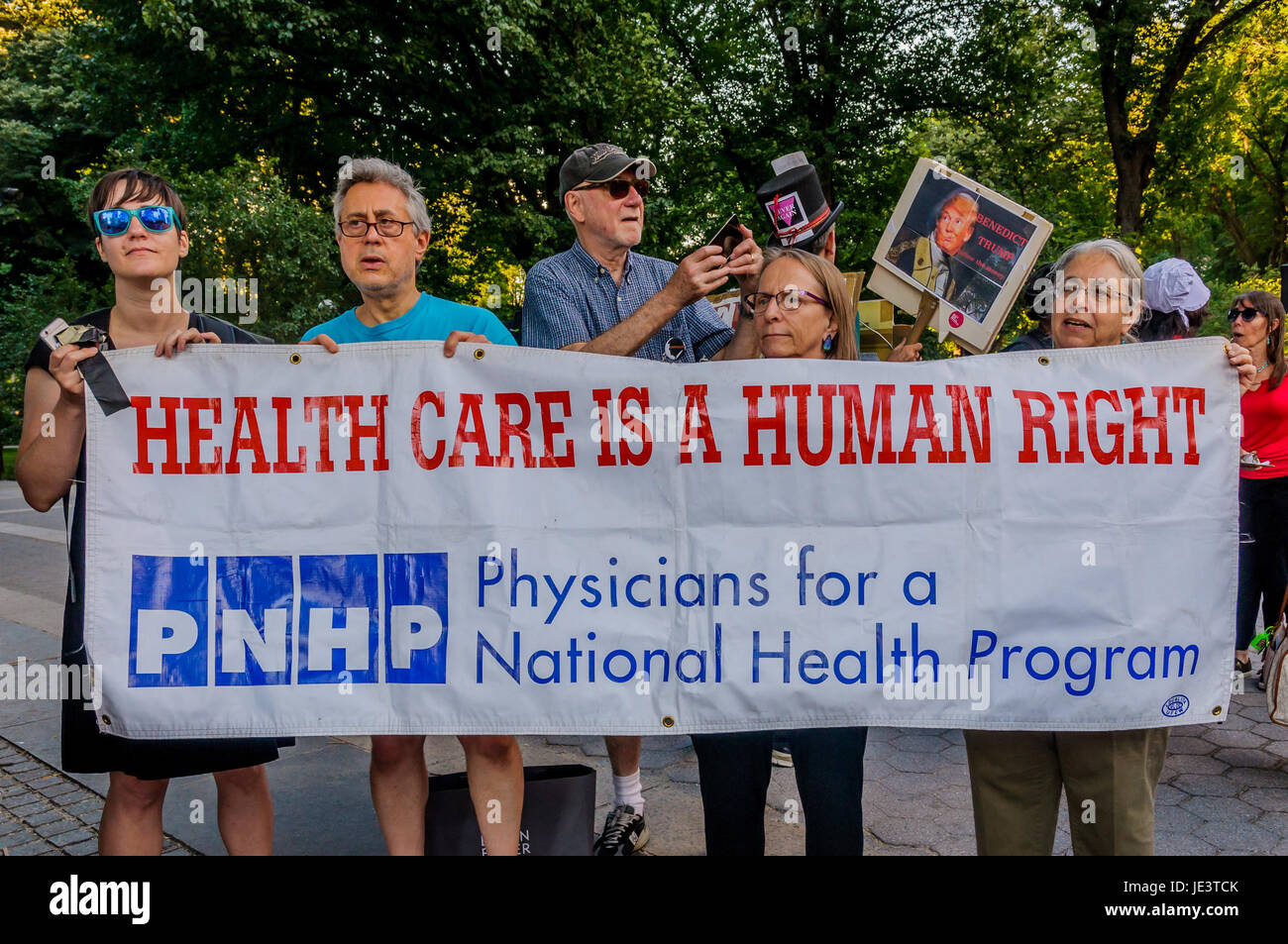 Universal health care debate hi-res stock photography and images - Alamy