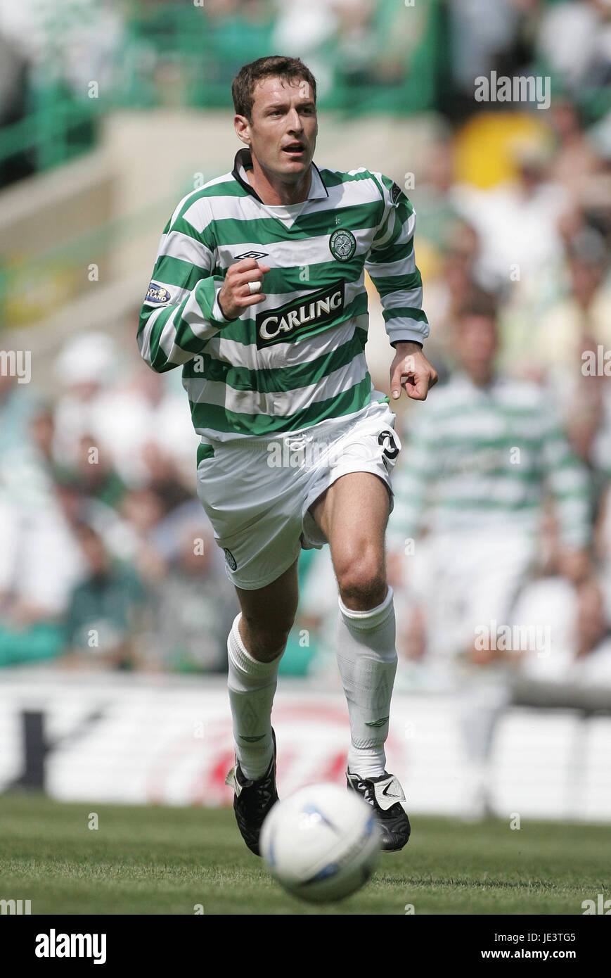 CHRIS SUTTON GLASGOW CELTIC FC CELTIC PARK GLASGOW SCOTLAND 08 August ...