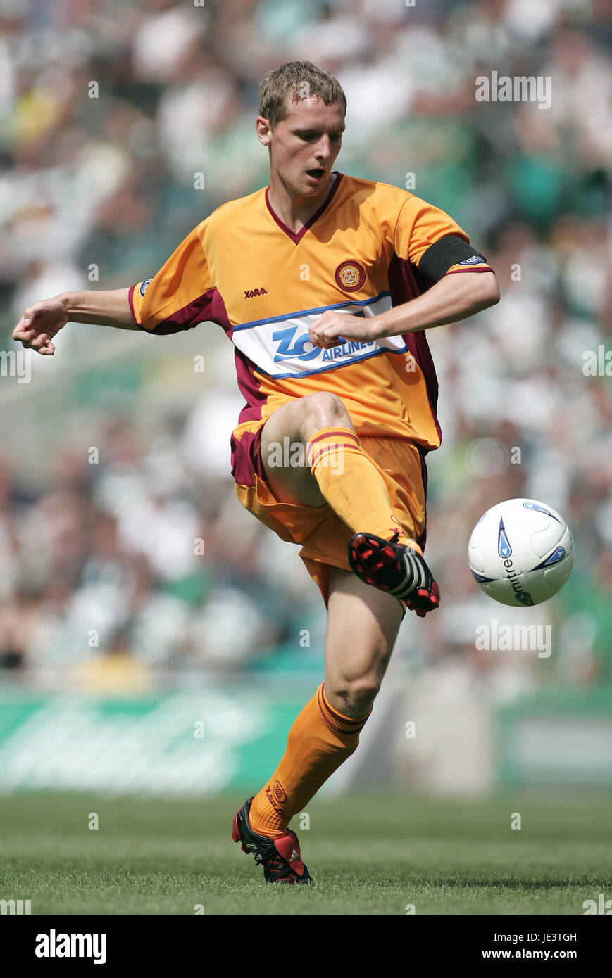 ALEX BURNS MOTHERWELL FC CELTIC PARK GLASGOW SCOTLAND 08 August 2004 ...