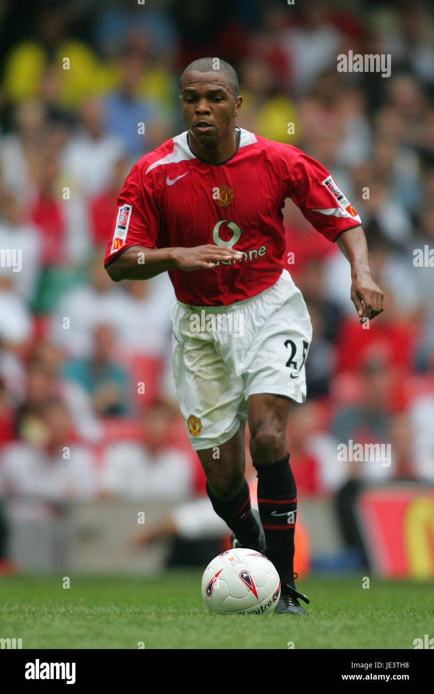 QUINTON FORTUNE MANCHESTER UNITED FC MILLENNIUM STADIUM CARDIFF WALES ...