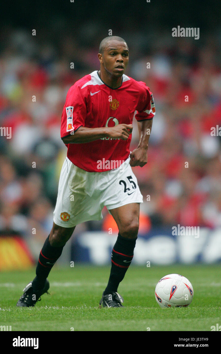 QUINTON FORTUNE MANCHESTER UNITED FC MILLENNIUM STADIUM CARDIFF WALES ...