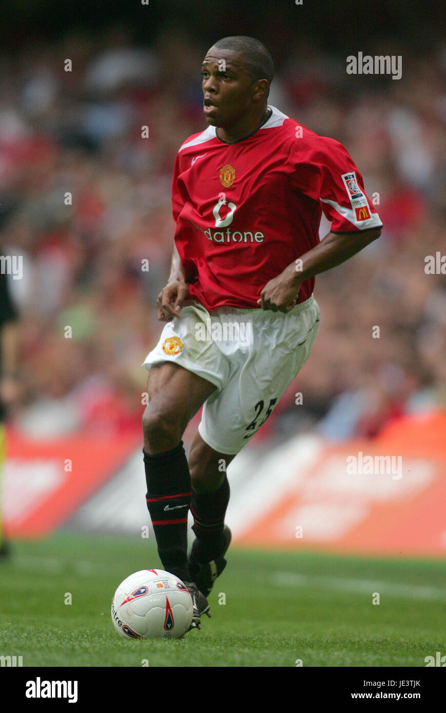 QUINTON FORTUNE MANCHESTER UNITED FC MILLENNIUM STADIUM CARDIFF WALES ...