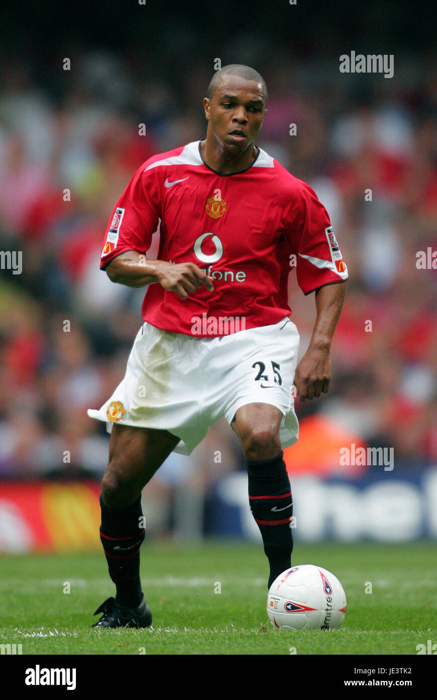 QUINTON FORTUNE MANCHESTER UNITED FC MILLENNIUM STADIUM CARDIFF WALES ...
