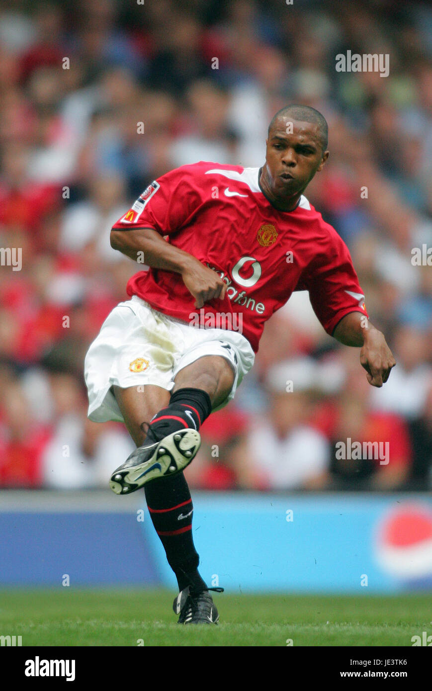 QUINTON FORTUNE MANCHESTER UNITED FC MILLENNIUM STADIUM CARDIFF WALES ...