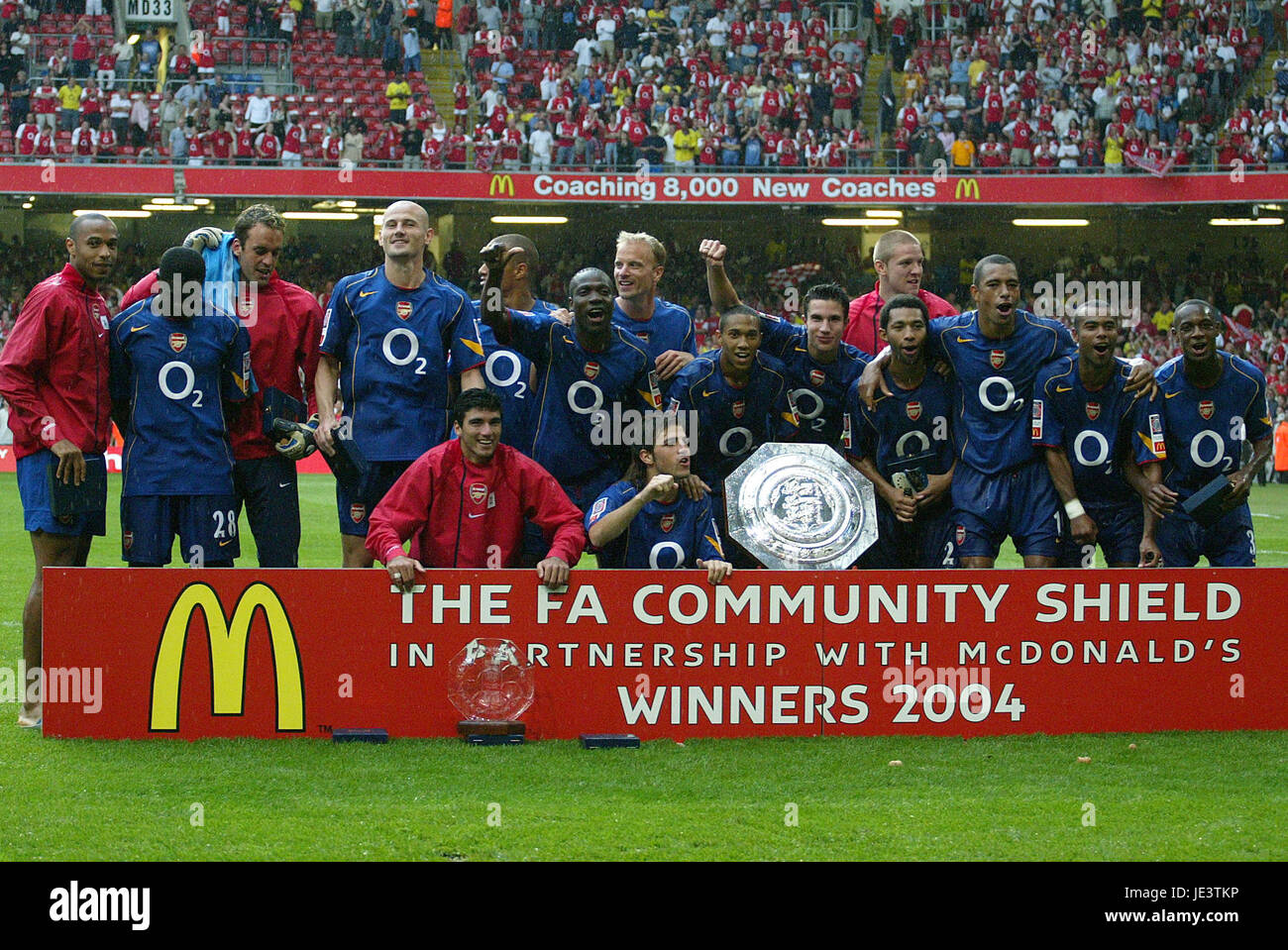 ARSENAL TEAM COMMUNITY SHIELD WINNERS 2004 MILLENNIUM STADIUM CARDIFF ...
