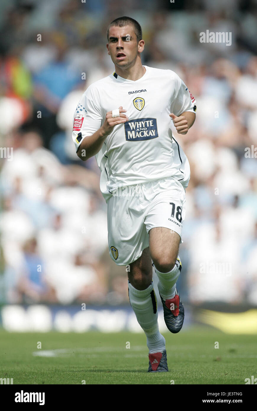 SIMON WALTON LEEDS UNITED FC ELLAND ROAD LEEDS ENGLAND 07 August 2004 Stock Photo - Alamy