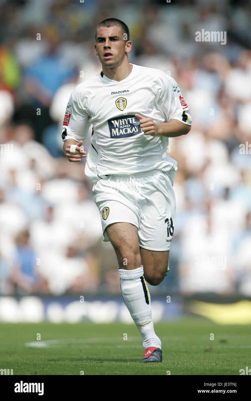 SIMON WALTON LEEDS UNITED FC ELLAND ROAD LEEDS ENGLAND 07 August 2004 Stock Photo - Alamy