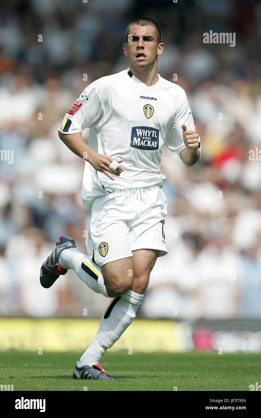 SIMON WALTON LEEDS UNITED FC ELLAND ROAD LEEDS ENGLAND 07 August 2004 Stock Photo - Alamy