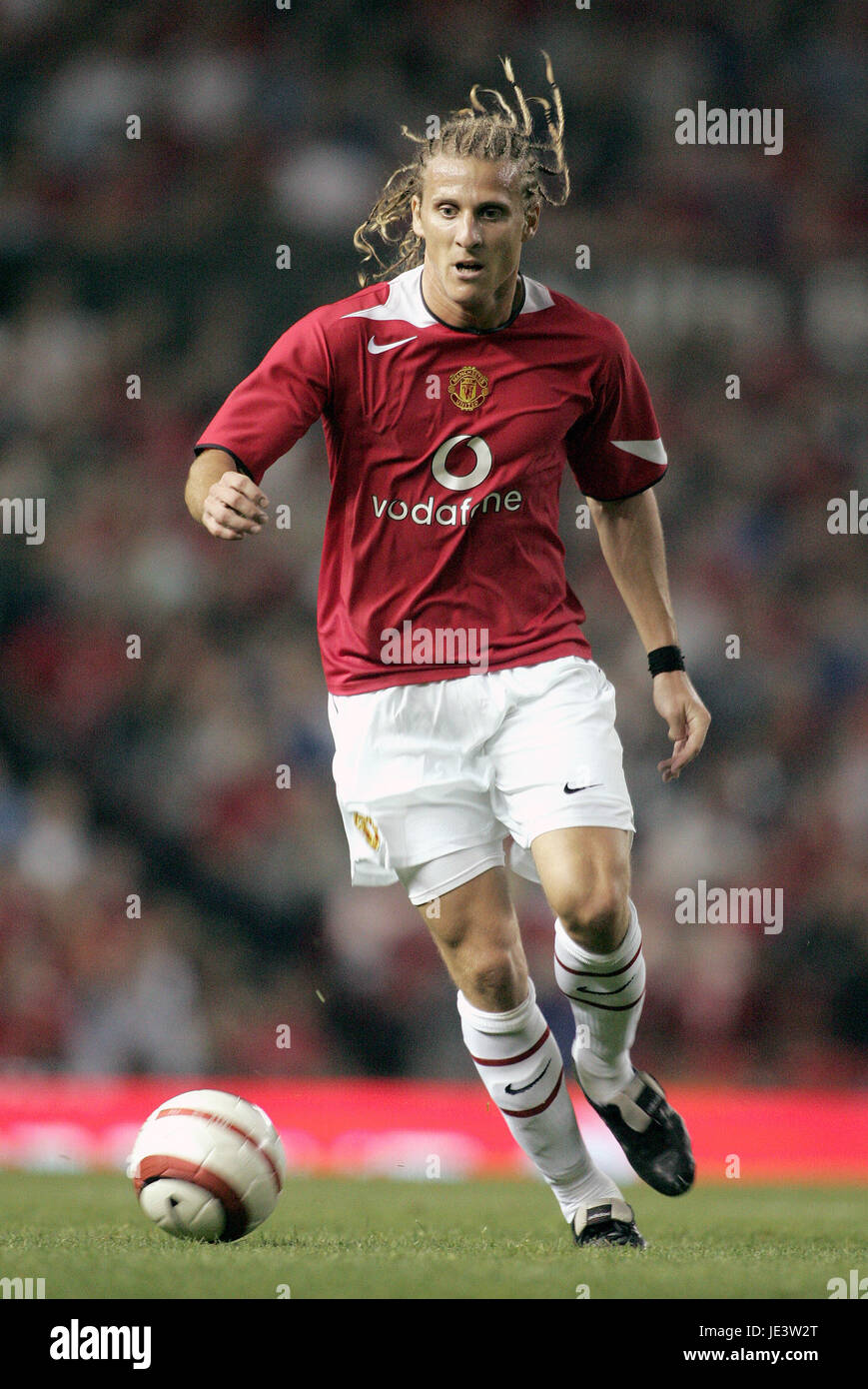 DIEGO FORLAN MANCHESTER UNITED FC OLD TRAFFORD MANCHESTER ENGLAND 03 ...