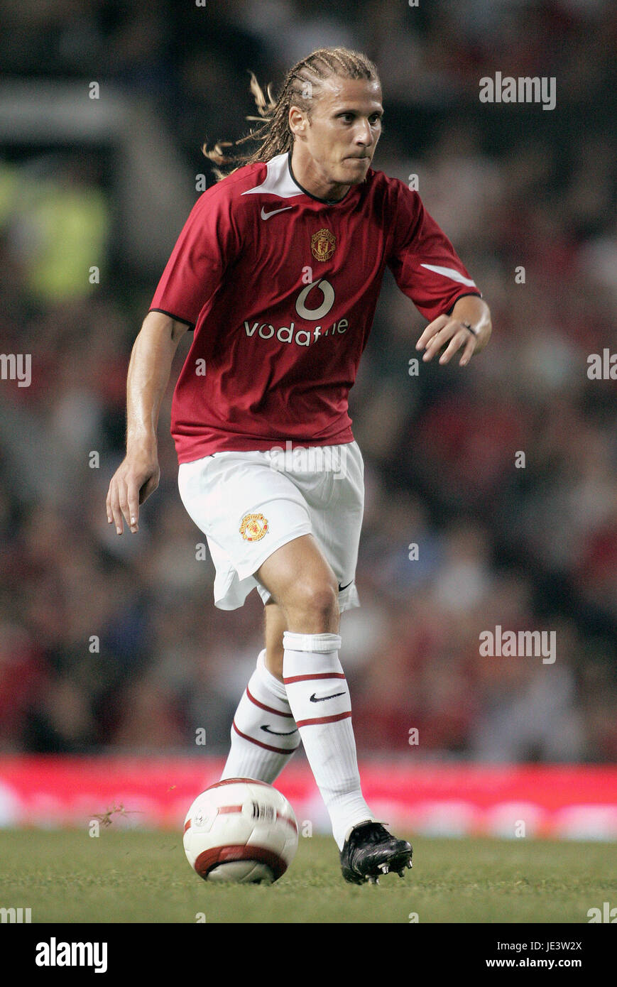 DIEGO FORLAN MANCHESTER UNITED FC OLD TRAFFORD MANCHESTER ENGLAND 03 ...