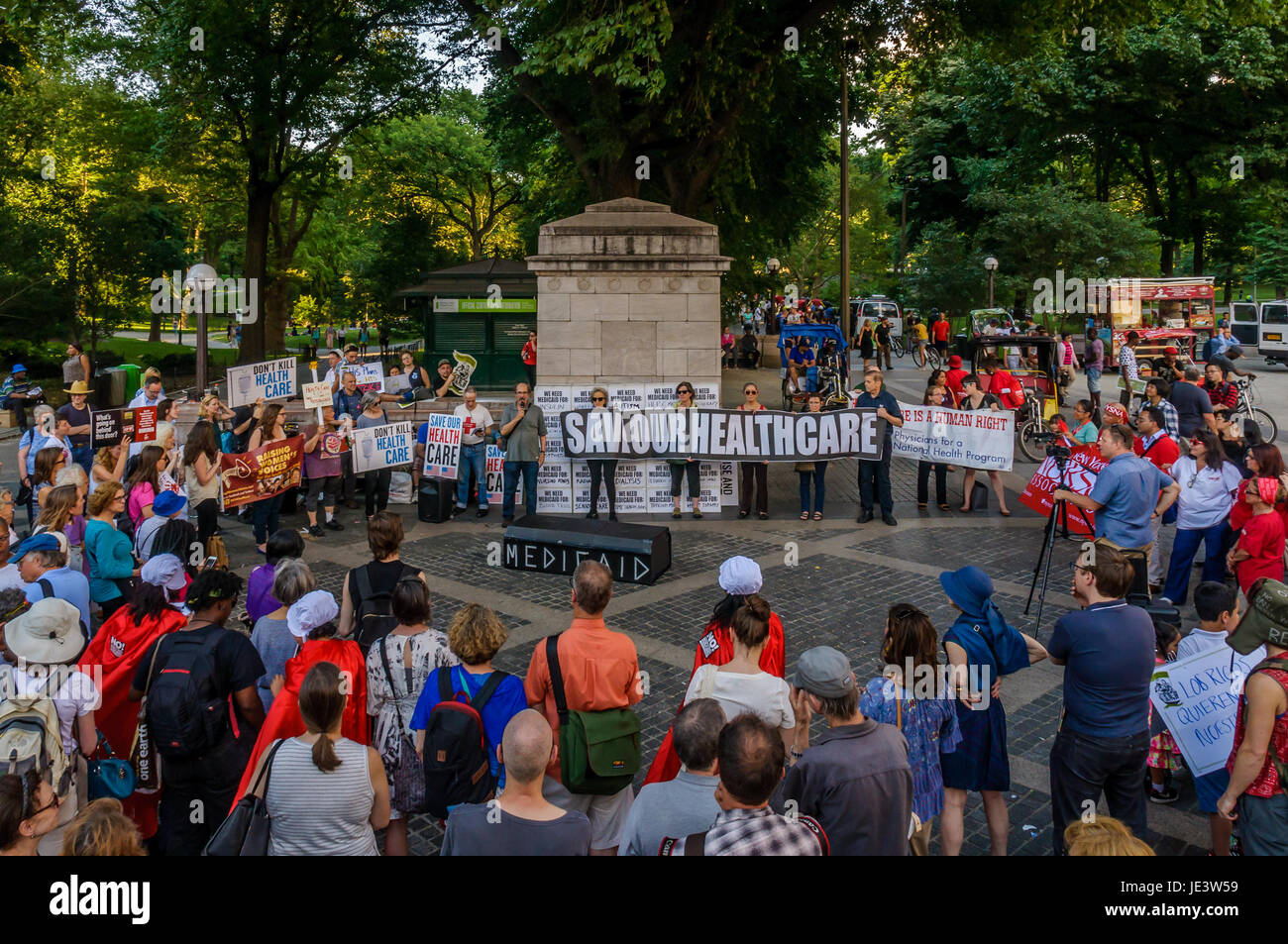 Universal health care debate hi-res stock photography and images - Alamy