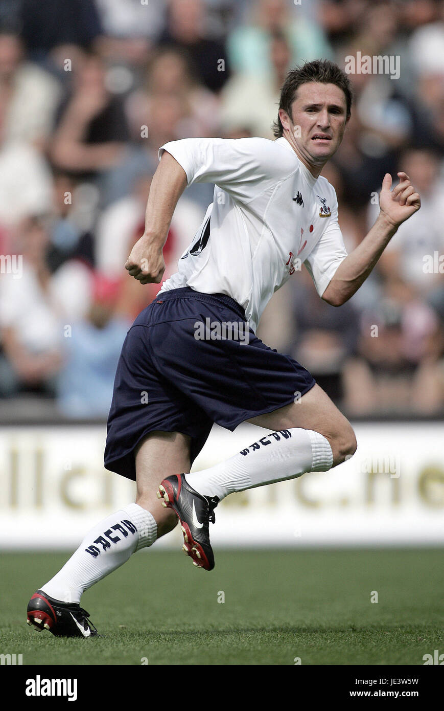 ROBBIE KEANE TOTTENHAM HOTSPUR FC THE KINGSTON COMMUNICATIONS STADIUM ...