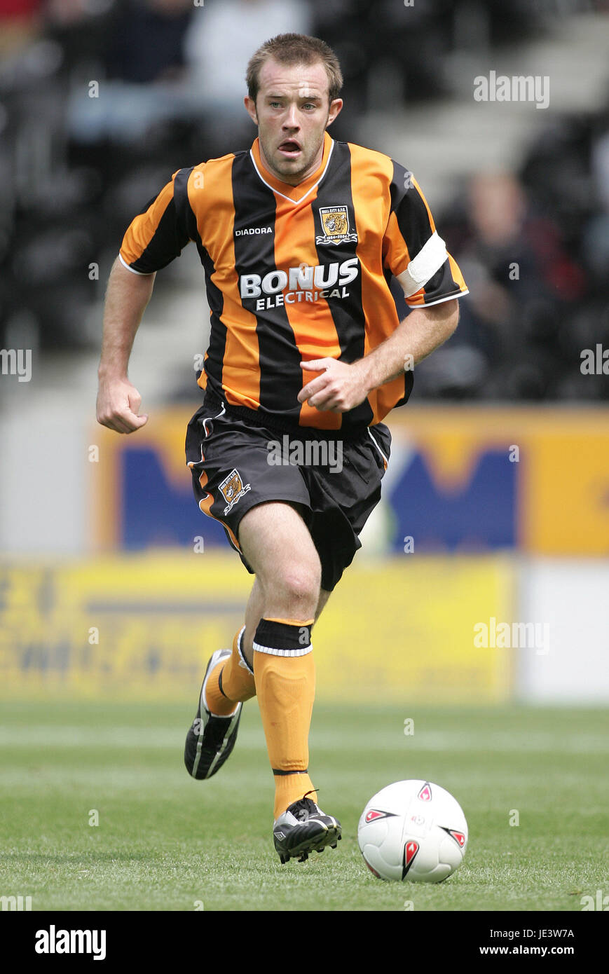 IAN ASHBEE HULL CITY FC THE KINGSTON COMMUNICATIONS STADIUM HULL 24 ...