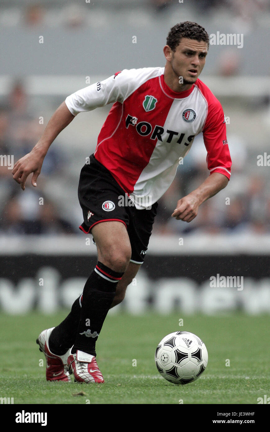 HOSSAM GHALY FEYENOORD ST JAMES PARK NEWCASTLE 31 July 2004 Stock Photo ...