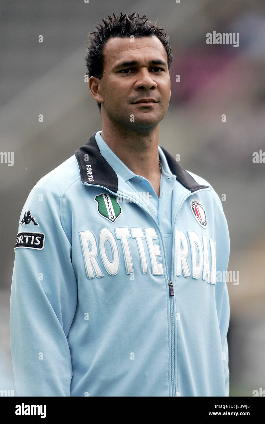 RUUD GULLIT FEYENOORD COACH ST JAMES PARK NEWCASTLE 31 July 2004 Stock ...