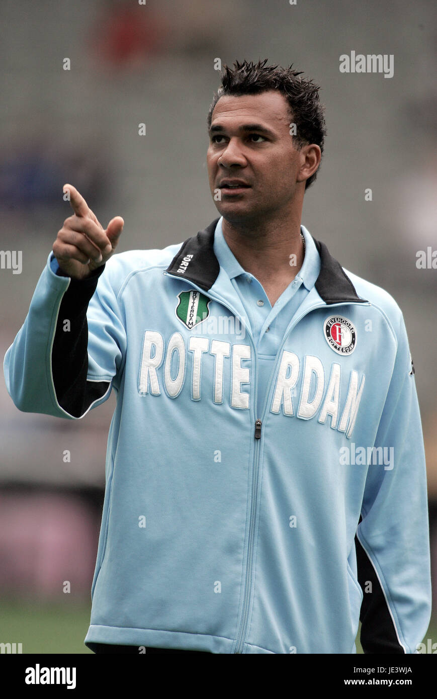 RUUD GULLIT FEYENOORD COACH ST JAMES PARK NEWCASTLE 31 July 2004 Stock ...