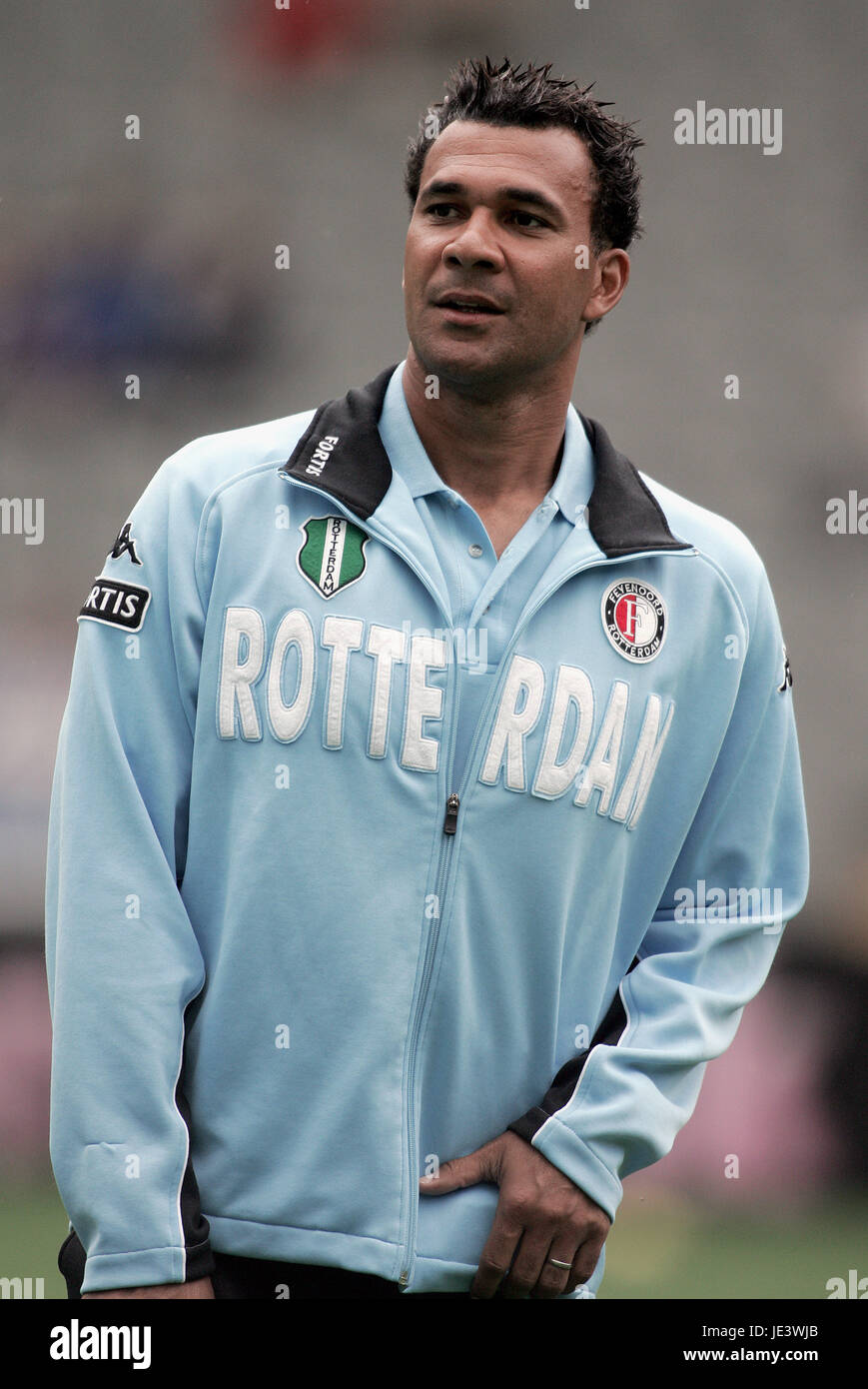 RUUD GULLIT FEYENOORD COACH ST JAMES PARK NEWCASTLE 31 July 2004 Stock ...