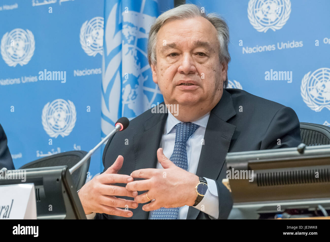 1st general secretary of the united nations hi-res stock photography ...