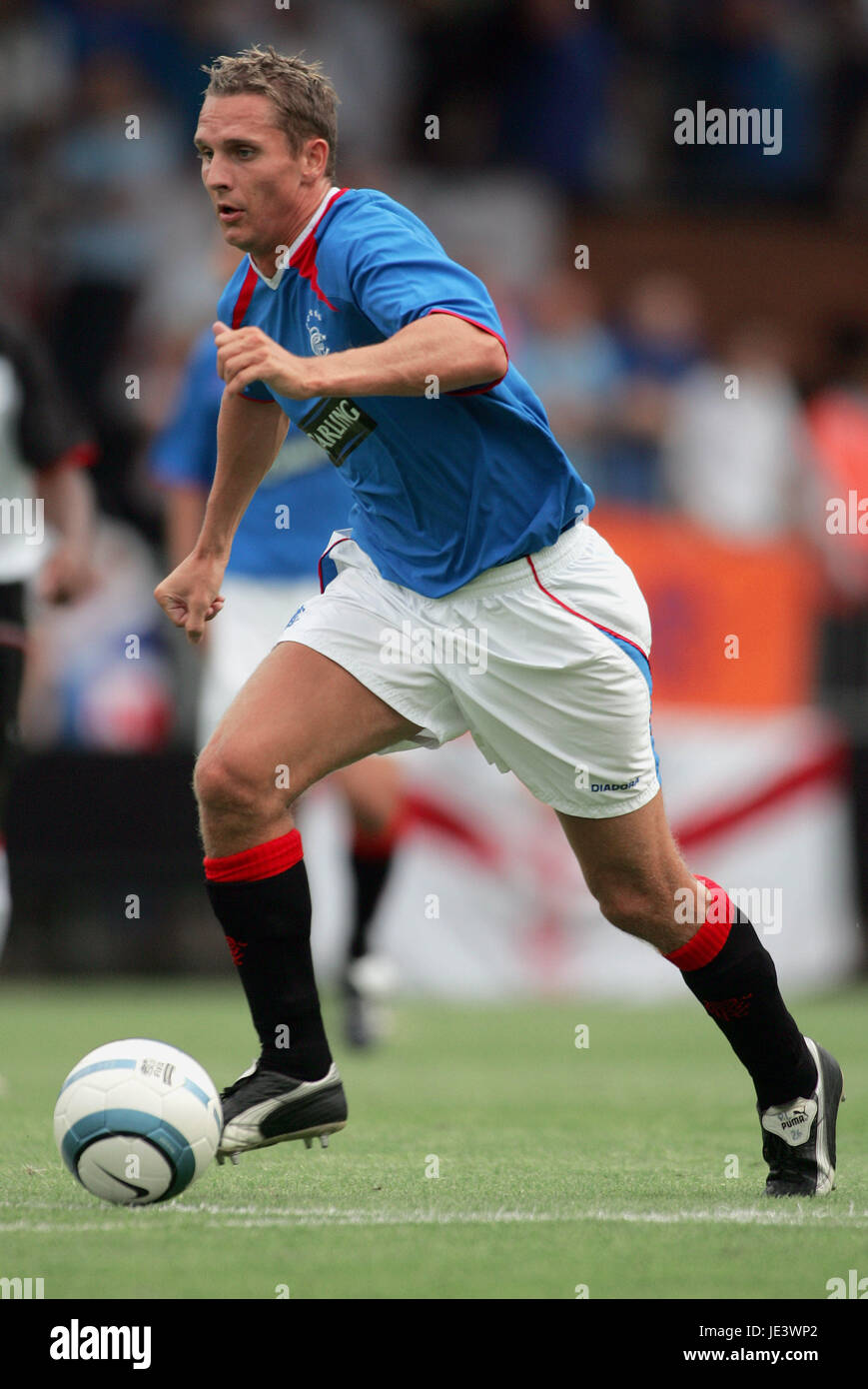 PETER LOVENKRANDS GLASGOW RANGERS FC CRAVEN COTTAGE FULHAM ENGLAND 24 ...