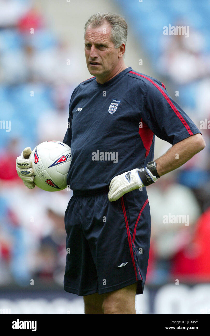 RAY CLEMENCE ENGLAND GOALKEEPING COACH CITY OF MANCHESTER STADIUM ...