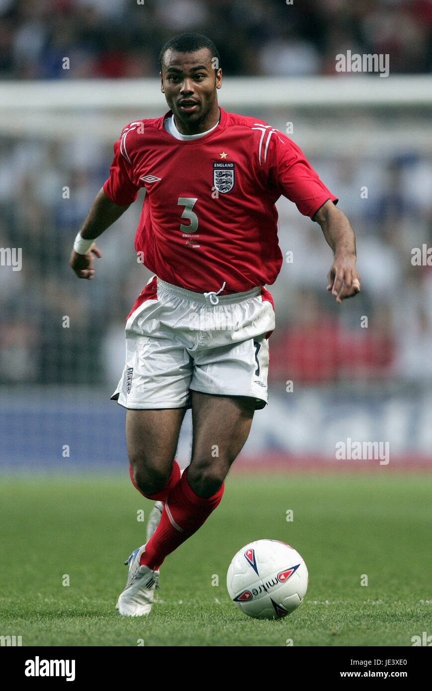 ASHLEY COLE ENGLAND & ARSENAL FC THE CITY OF MANCHESTER STADIUM ...