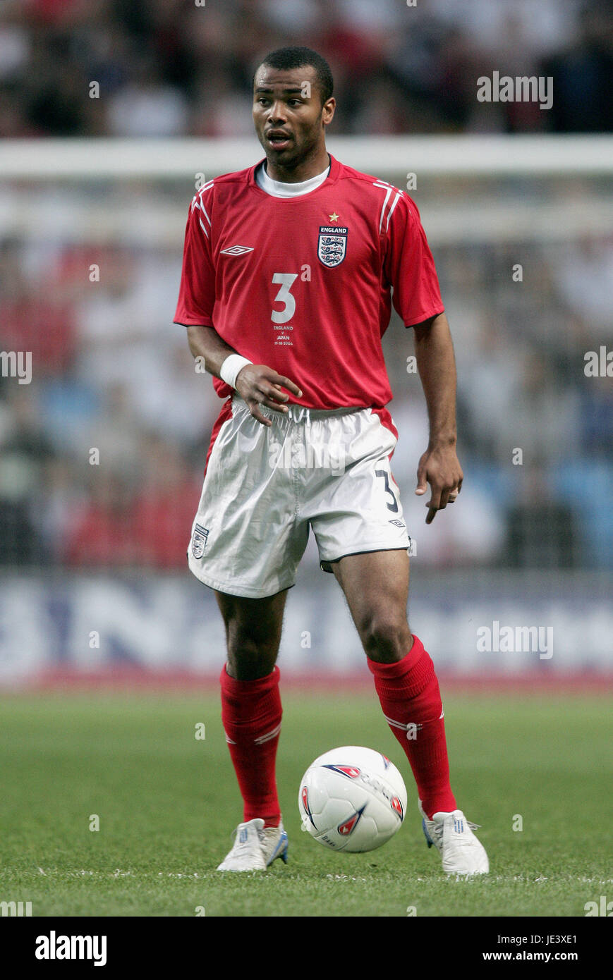 ASHLEY COLE ENGLAND & ARSENAL FC THE CITY OF MANCHESTER STADIUM ...