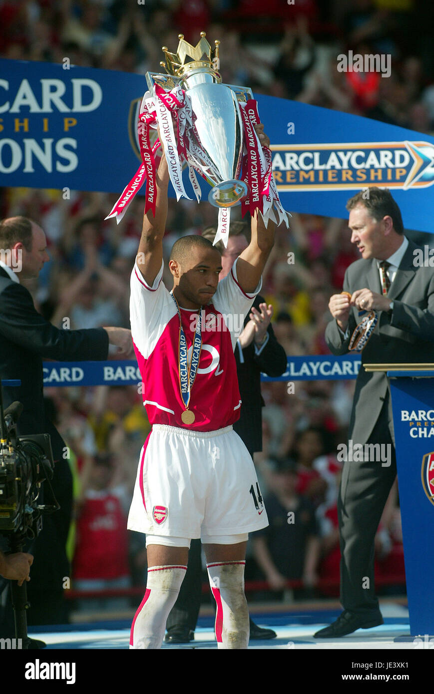 Thierry henry 2003 trophy hi-res stock photography and images - Alamy