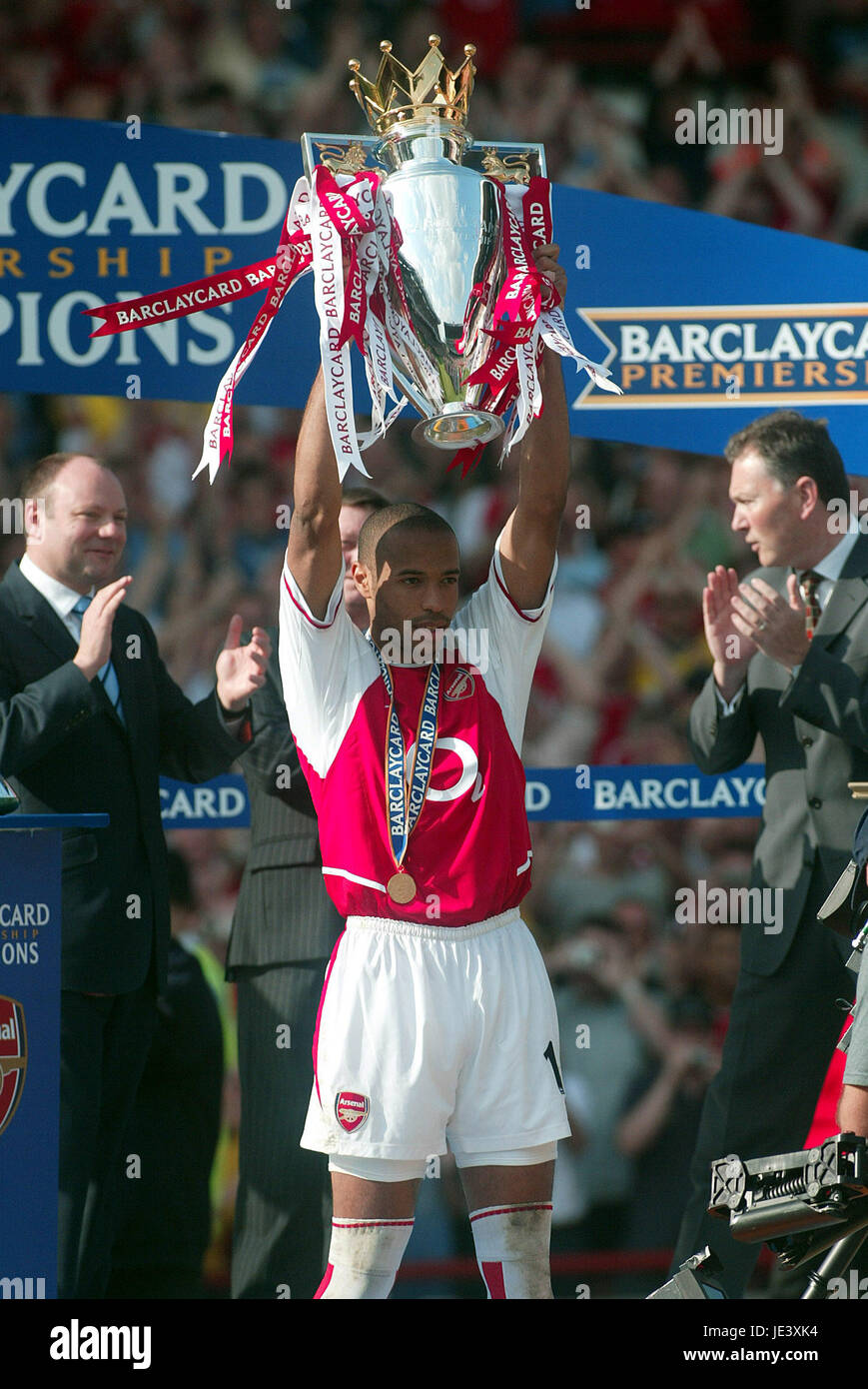 Thierry henry 2003 trophy hi-res stock photography and images - Alamy